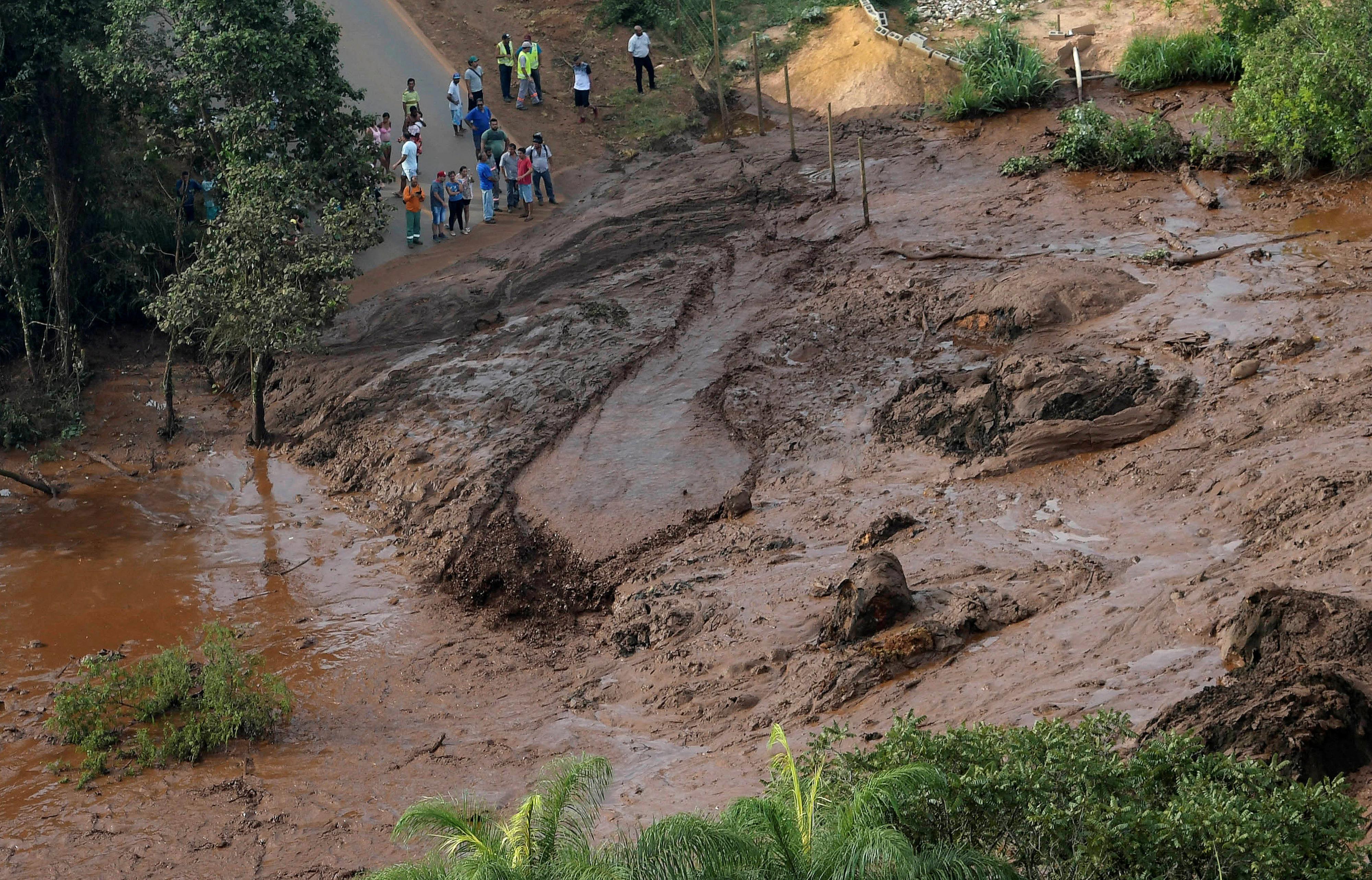 « Le barrage s’est rompu et a tout détruit » : les images de la coulée ...