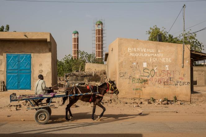 Sénégal : à Matam, Macky Sall en campagne vante son bilan de bâtisseur
