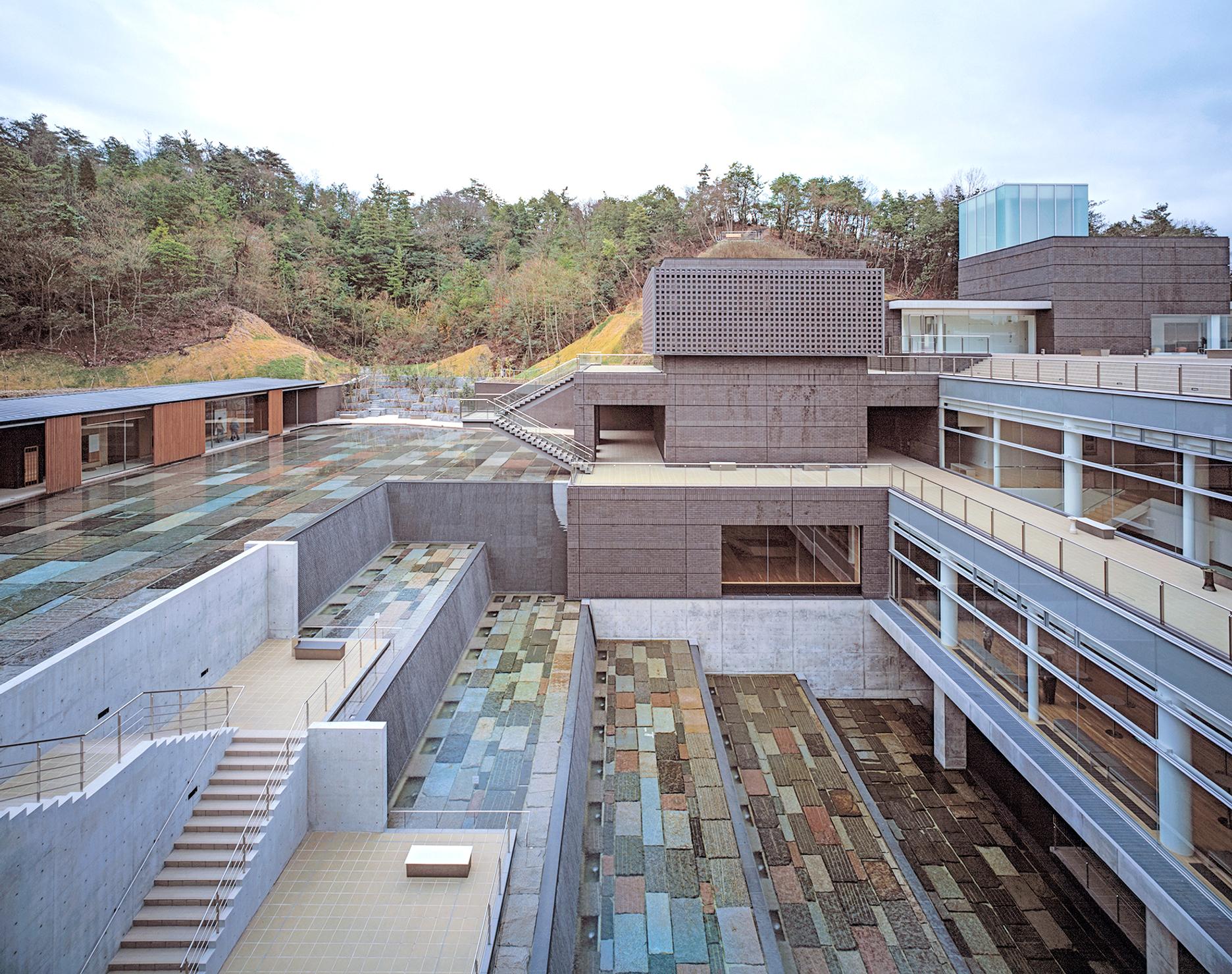 En images : les œuvres d’Arata Isozaki, lauréat du prix Pritzker d ...
