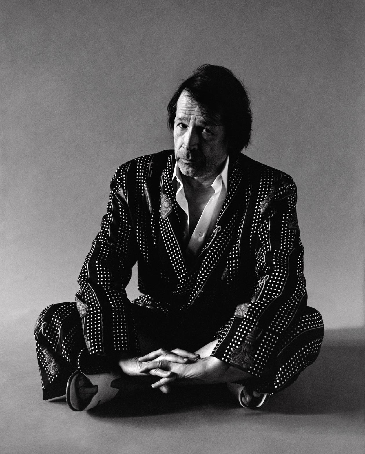 Des pochettes de Joy Division aux logos du luxe, Peter Saville, maître ...