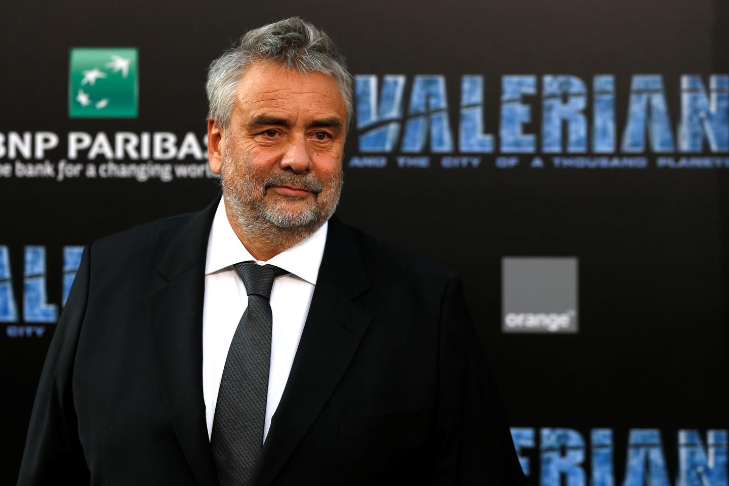 « Luc Besson perdu dans les étoiles après la chute de sa société ...