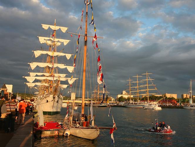A Rouen, l’Armada entre en Seine