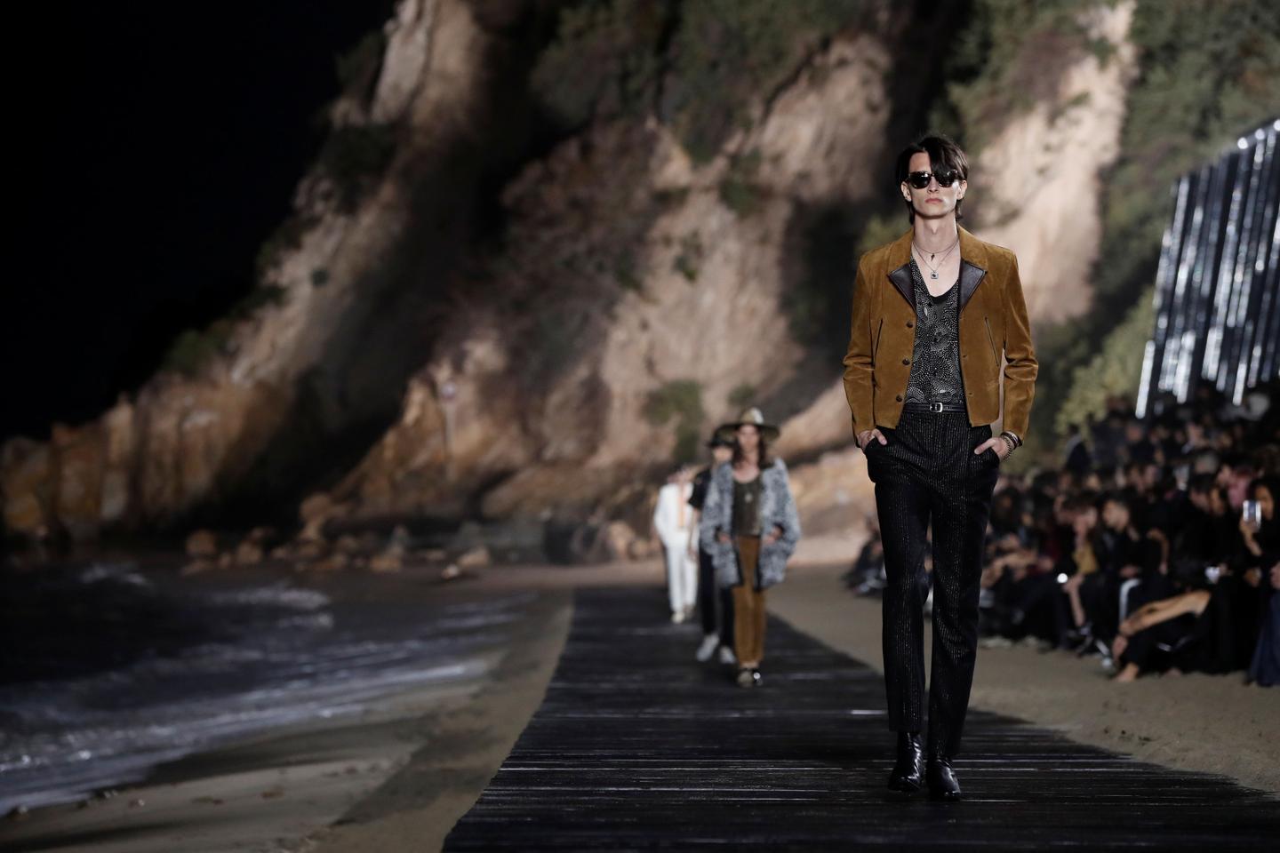 Quand les maisons de mode s’échappent des fashion weeks