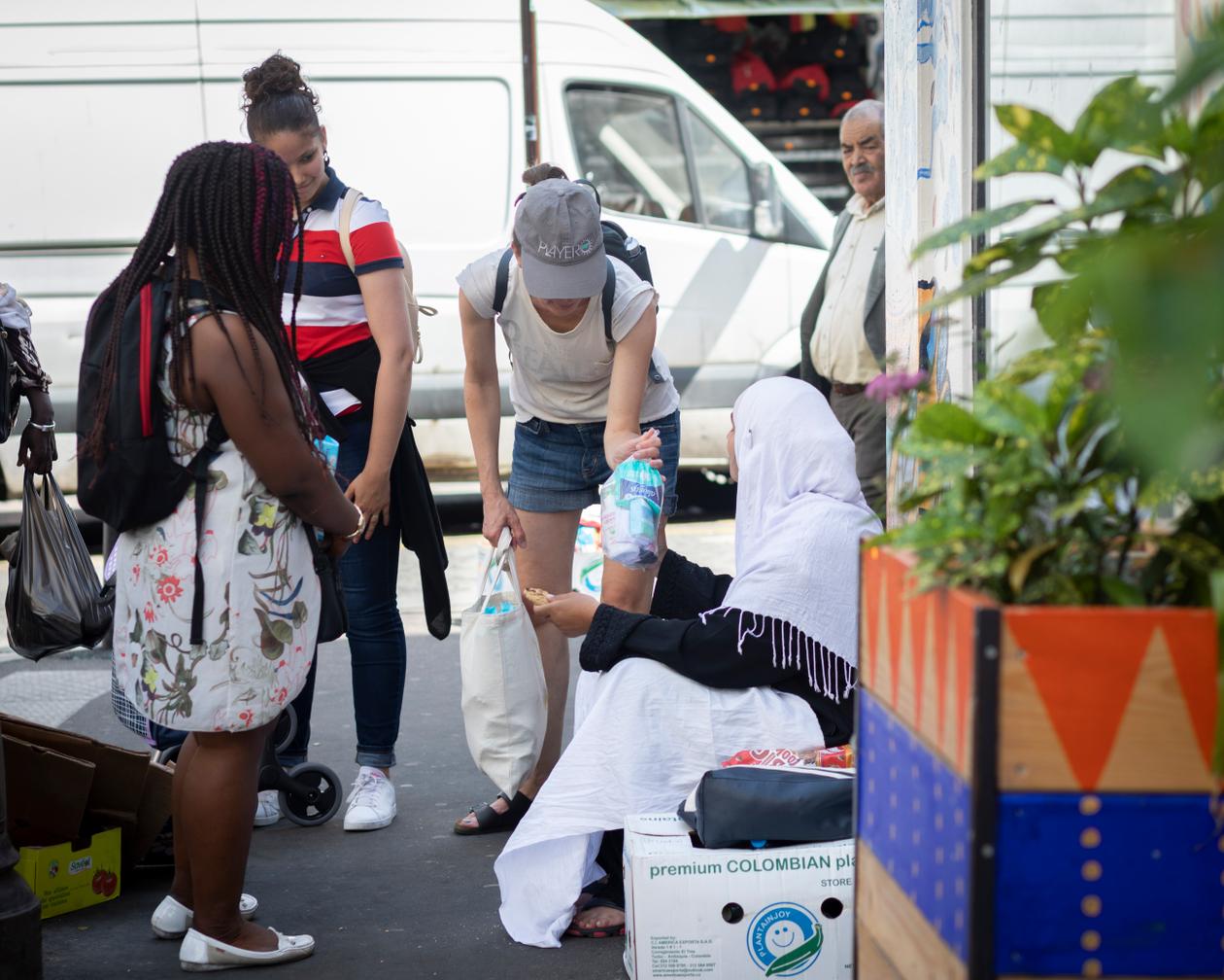 Le « système D » des femmes SDF pour faire face à la précarité menstruelle