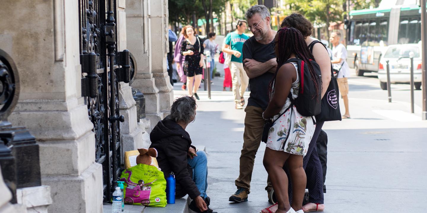 Le « système D » des femmes SDF pour faire face à la précarité menstruelle