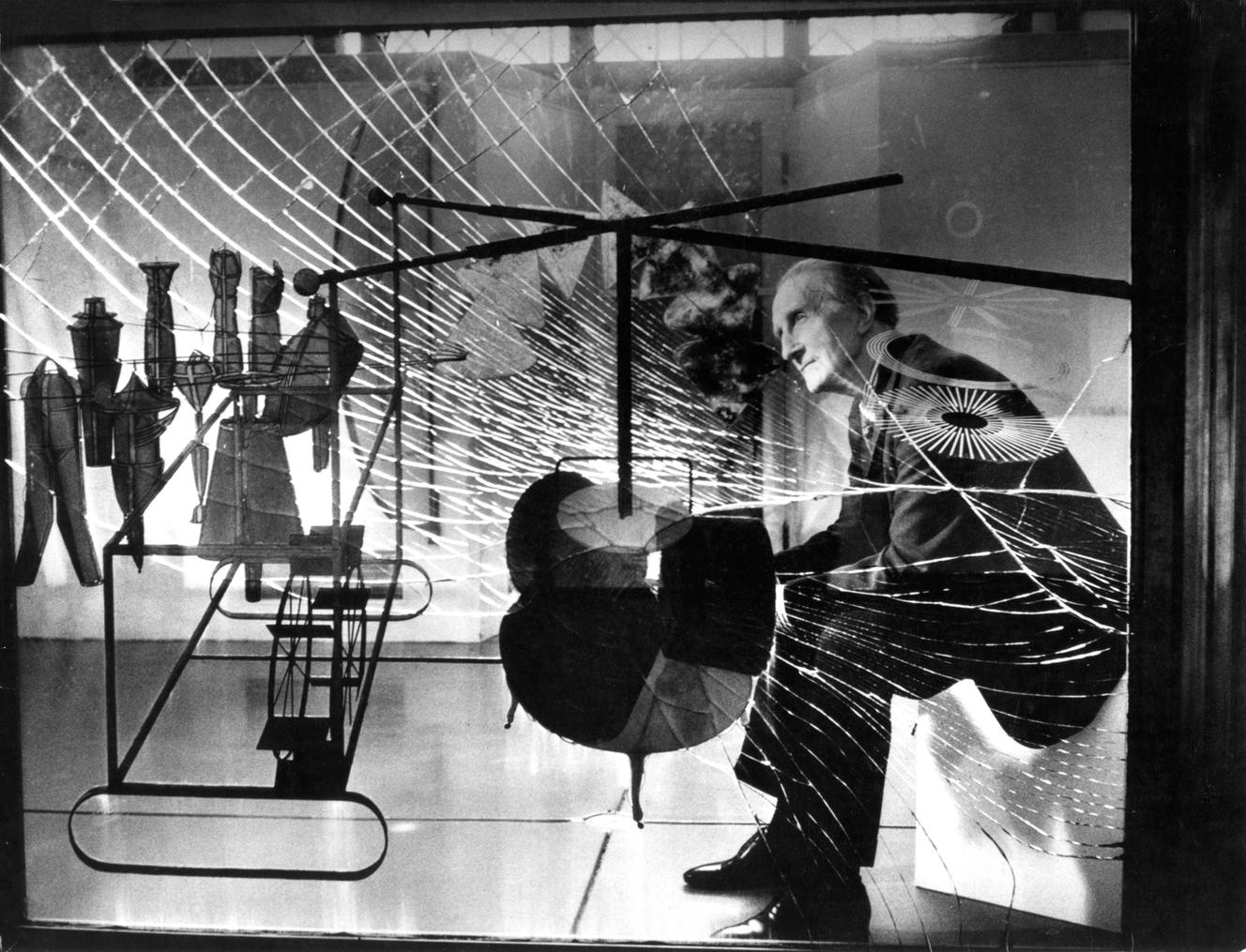 Arts : « Le Grand Verre » de Duchamp, une insolite « mariée