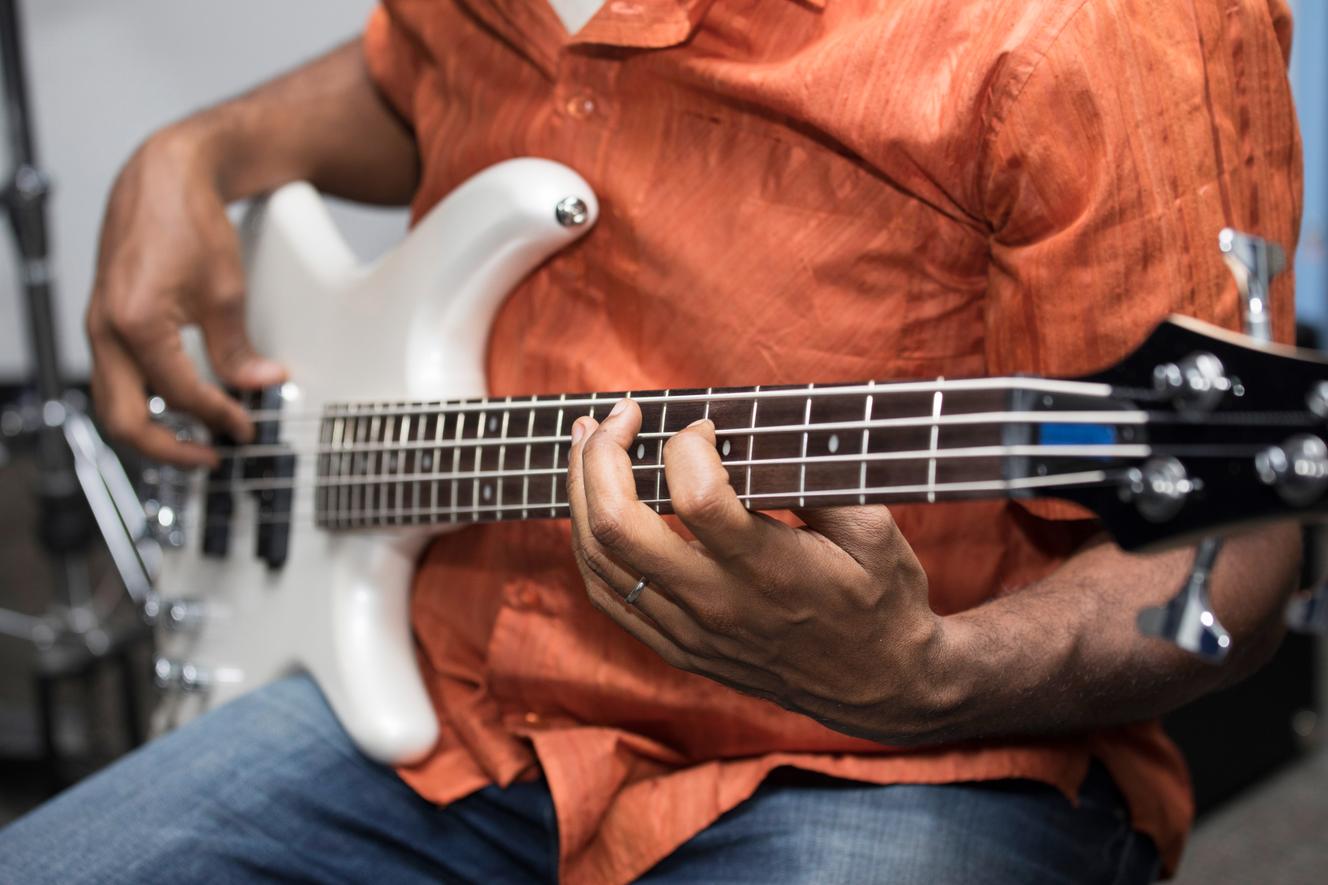 Comparatif : la meilleure guitare basse pour débutants
