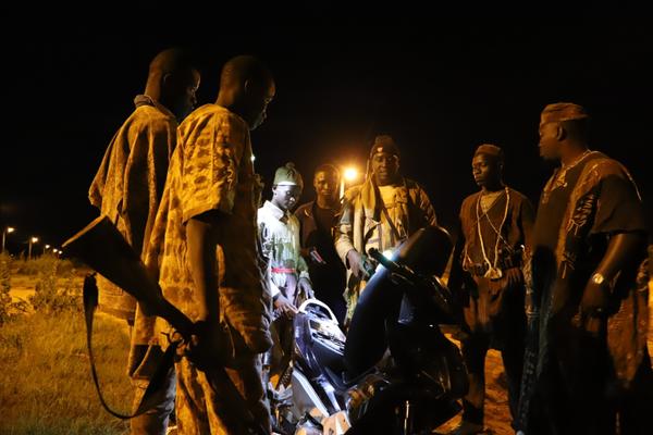 Les chasseurs dozos, gardiens sacrés et encombrants du Nord ivoirien