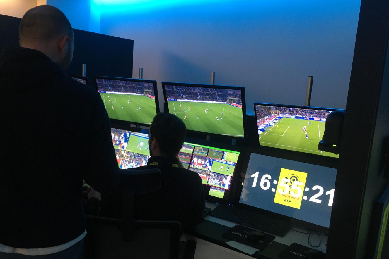 Football : dans les coulisses de l’arbitrage vidéo