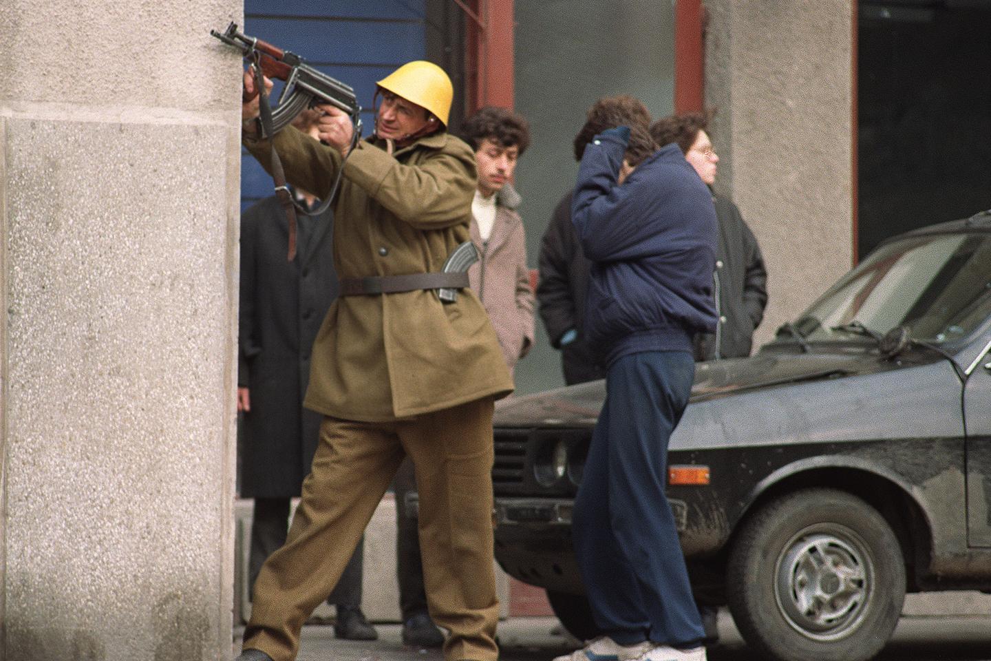 Procès historique pour l’ex-président roumain Ion Iliescu, jugé pour ...