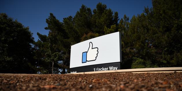 Is Facebook 'outdated?' Twenty years on, why the social media platform ...