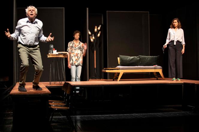 Théâtre : dans « L’Heure bleue », David Clavel examine une famille ...