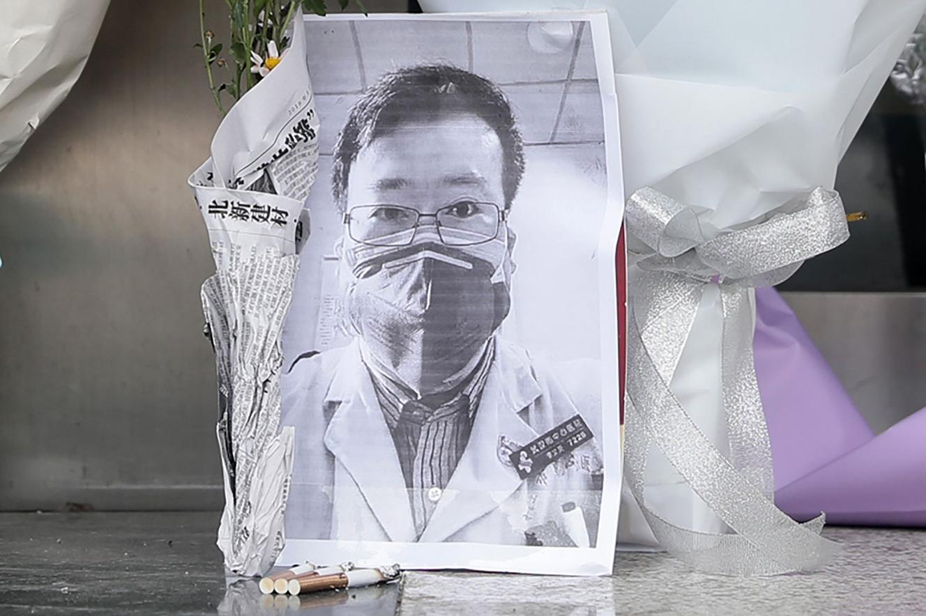 Le docteur Li Wenliang, martyr du coronavirus qui ébranle le système ...