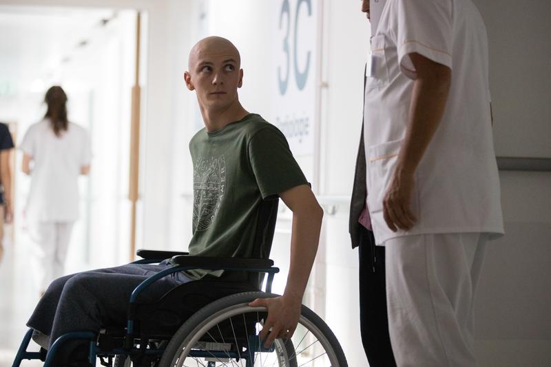 « Les Bracelets rouges » : les ados sortent de l’hôpital