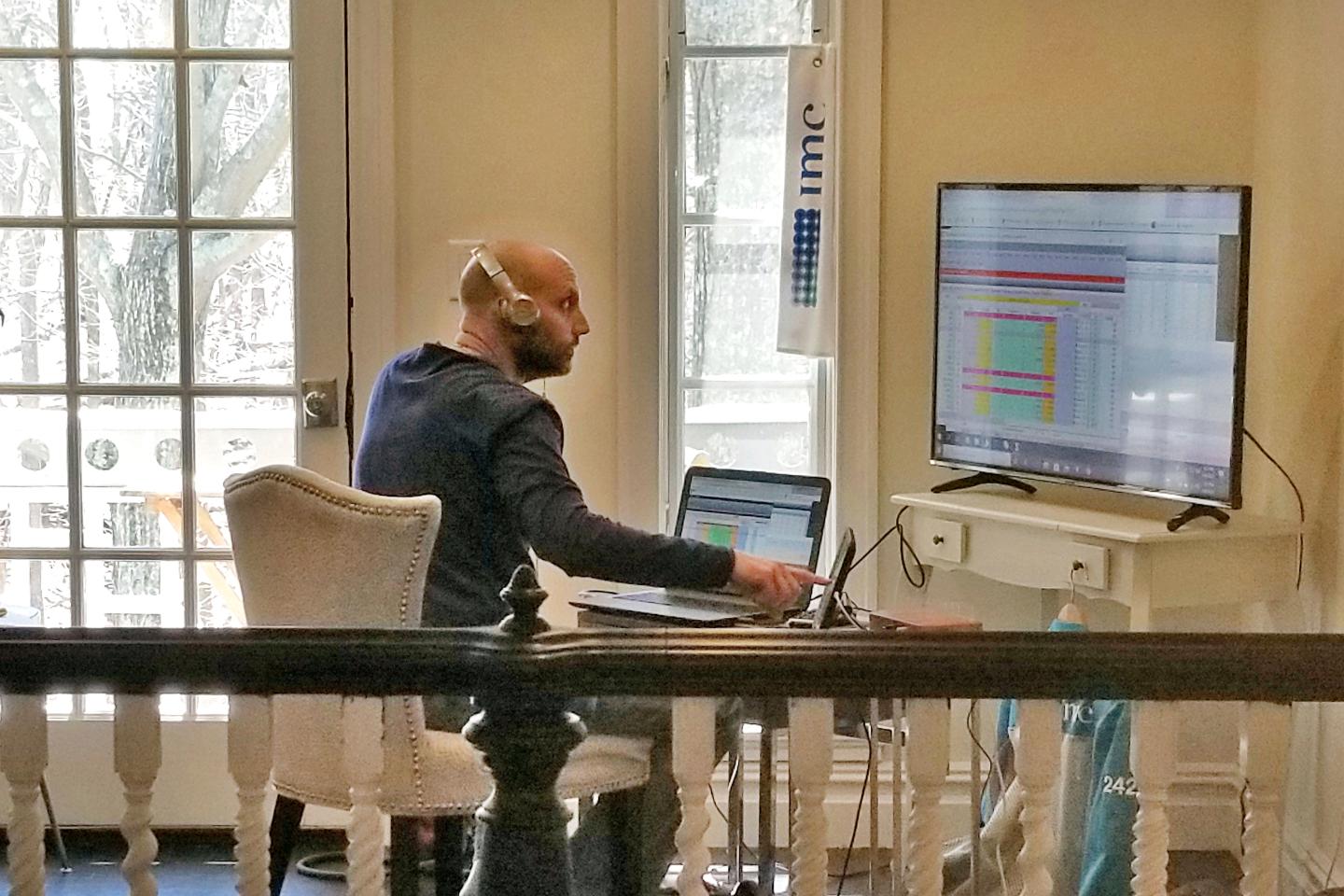 « La position debout est une très bonne position pour travailler