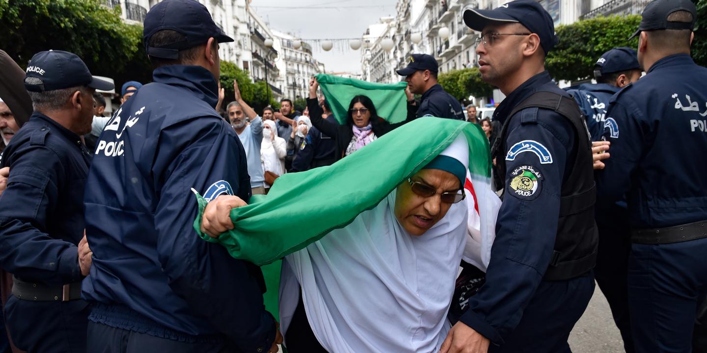 En Algérie, le régime traque ses opposants sur Facebook