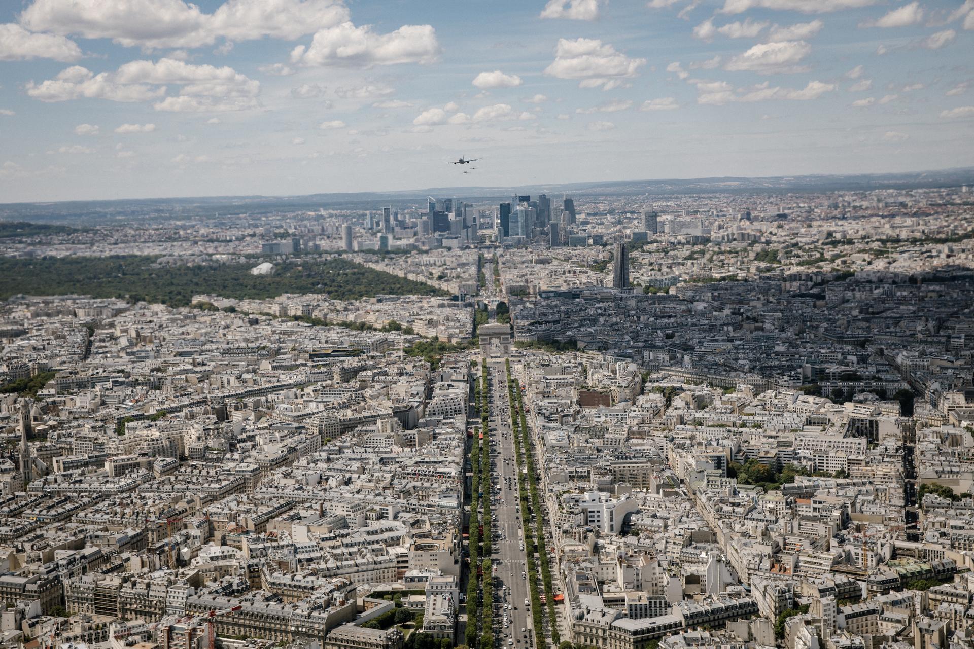 Paris, vu du ciel à bord d’un A400M en pleine préparation du 14-Juillet