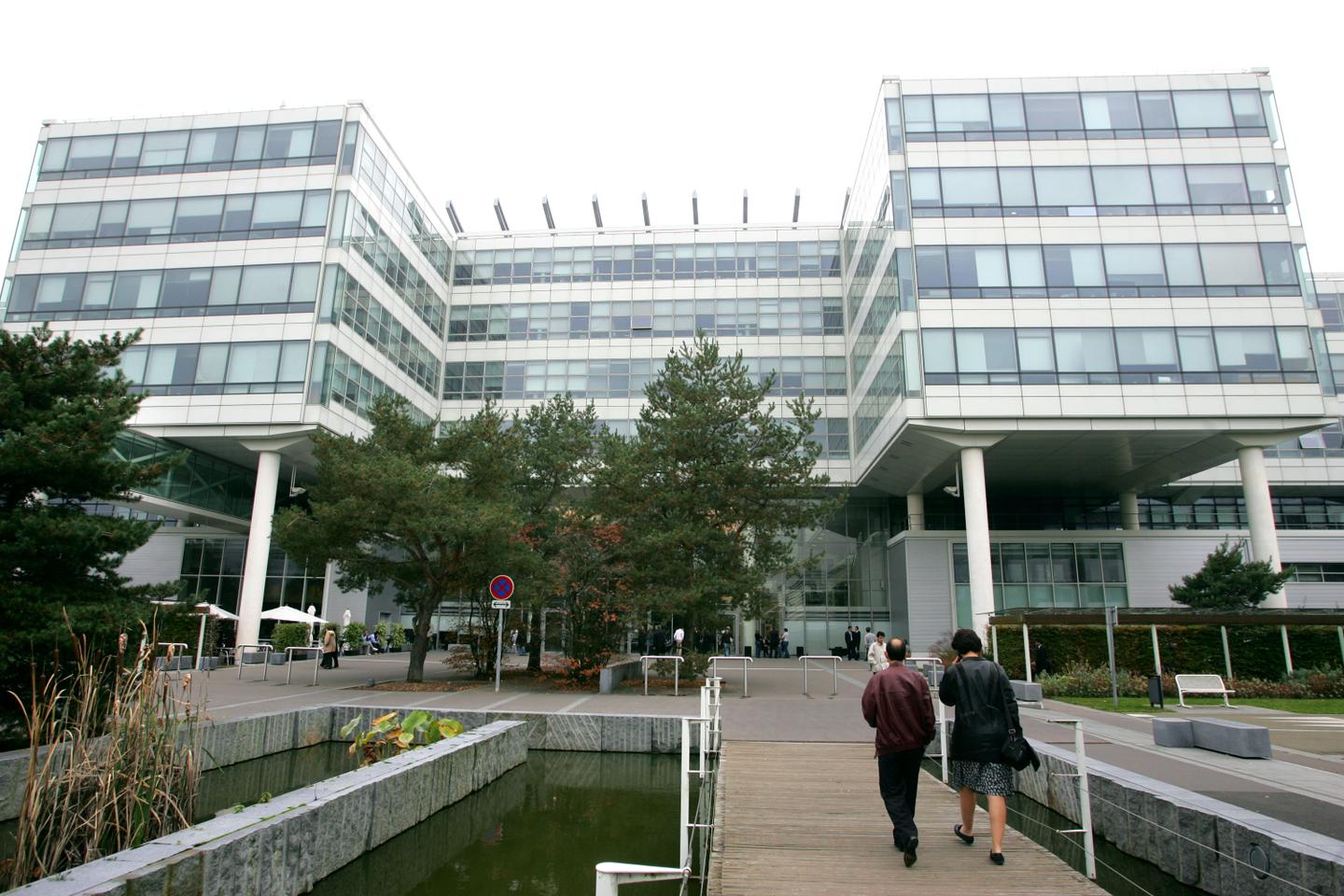 Au Technocentre Renault dans les Yvelines, 10 000 ingénieurs dans la ...