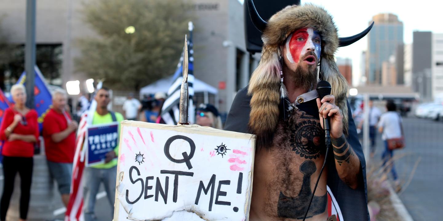 Et si le mouvement complotiste américain QAnon était une fanfiction