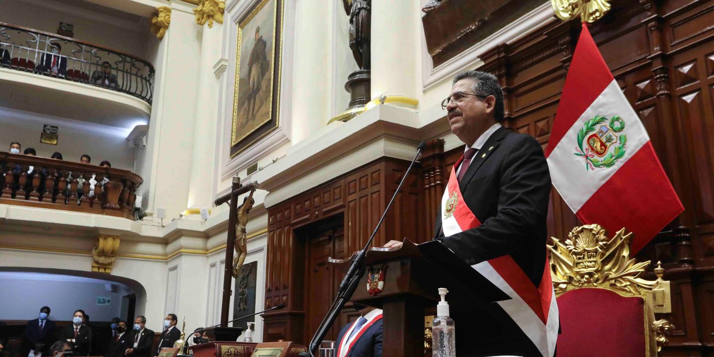 Au Pérou, le chef du Parlement devient officiellement le nouveau président
