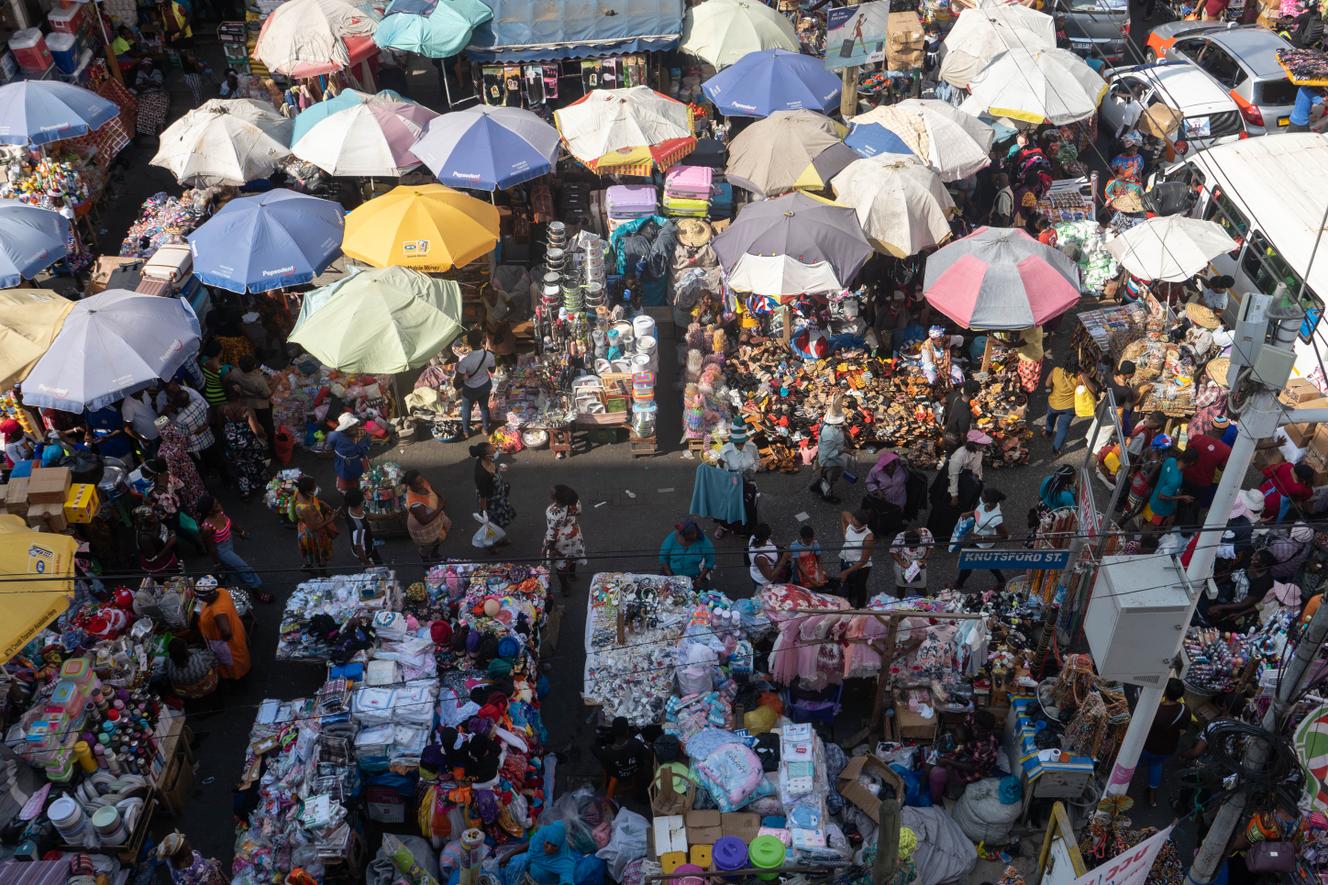Au marché de Kantamanto d’Accra, des fripes et du fric