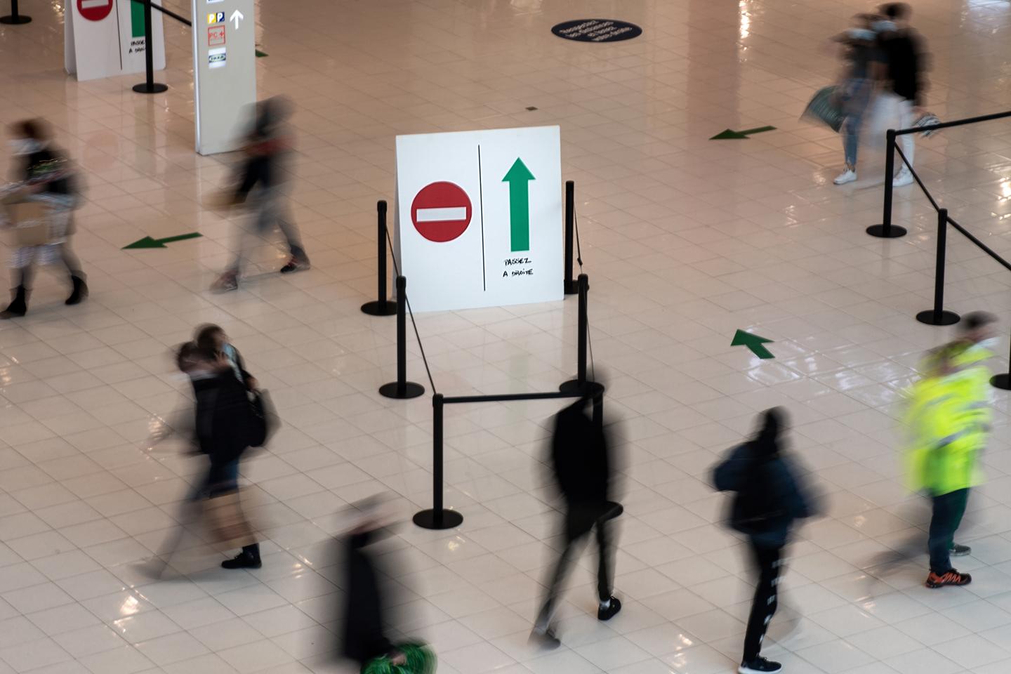 Le couvre-feu à 18 heures, entré en vigueur samedi dans toute la France ...