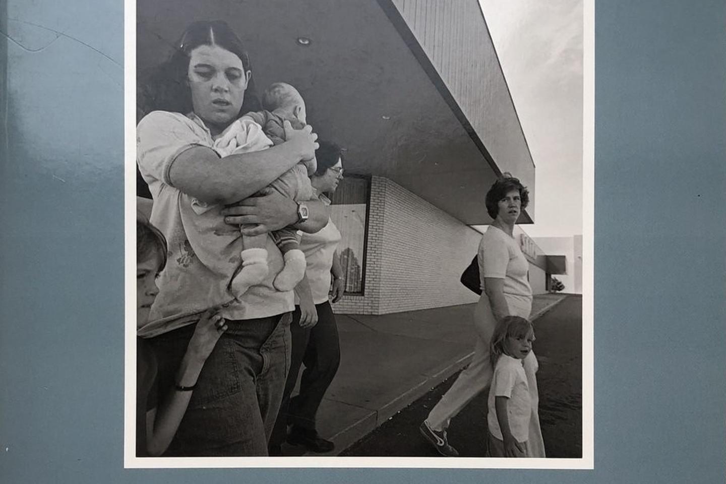 Romain Kronenberg dans la simplicité formelle du photographe Robert Adams