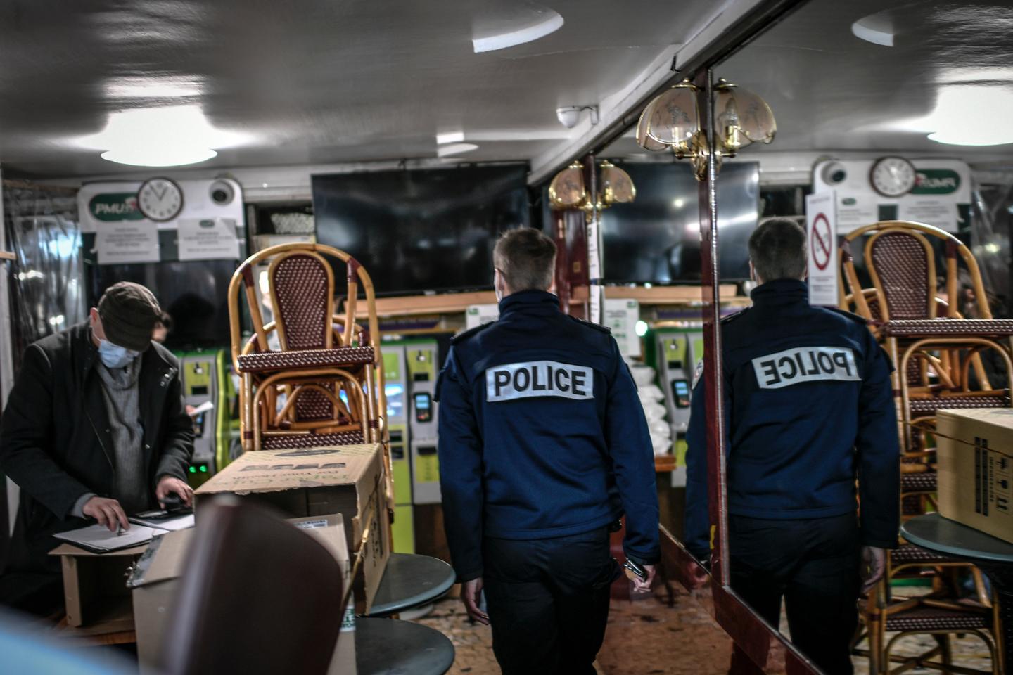 Restaurants clandestins : des policiers et magistrats surpris à table
