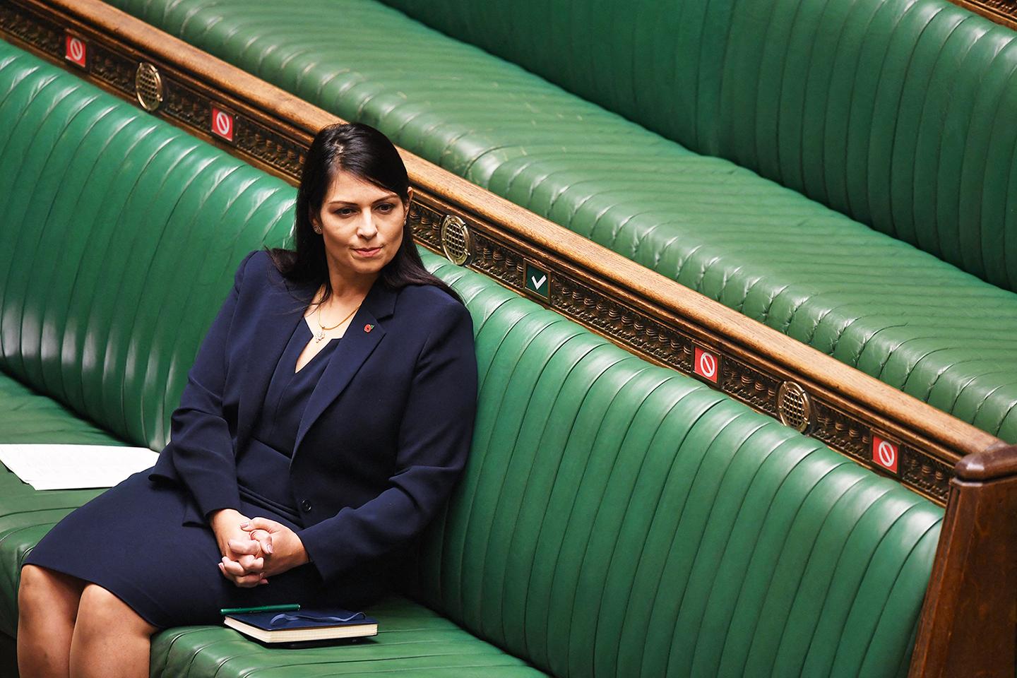 Priti Patel, la « dame de fer » de Boris Johnson