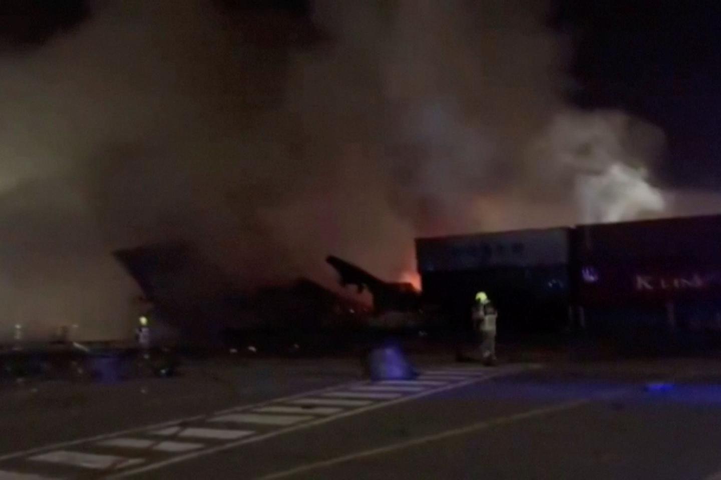 Un incendie maîtrisé dans le principal port de Dubaï après une ...