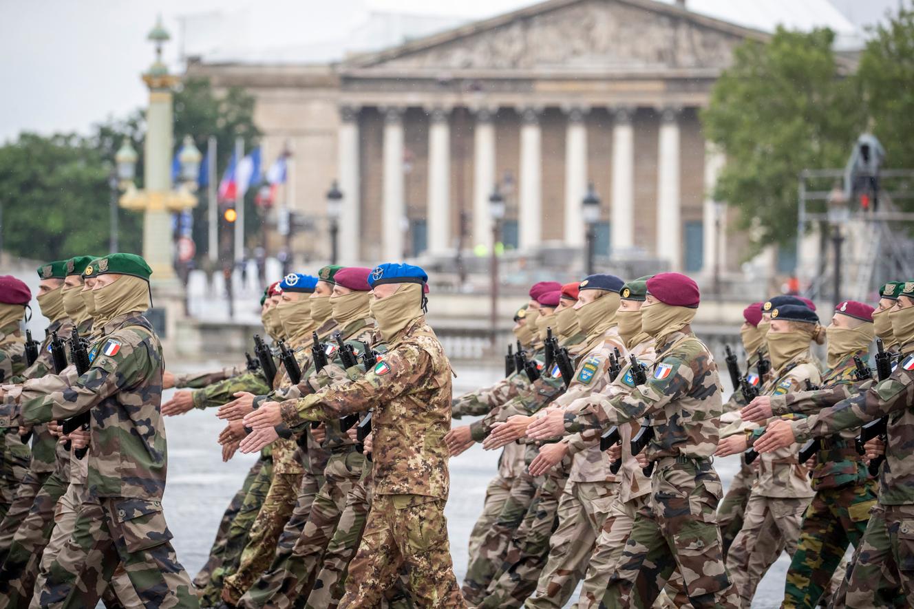 La France Renoue Avec Le Défilé Militaire Du 14 Juillet