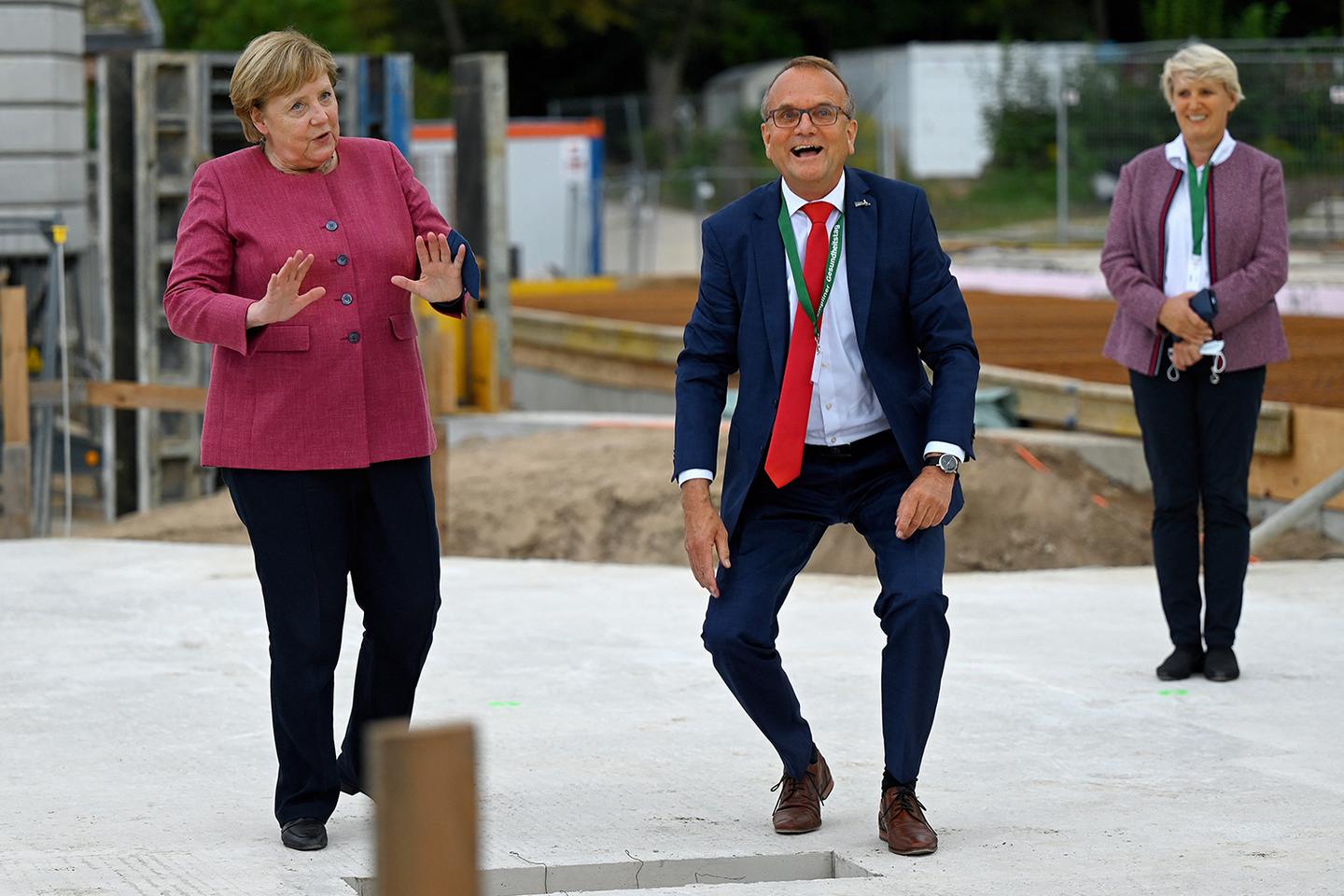 Angela Merkel, un style austère et immuable : c’est peut-être un détail ...