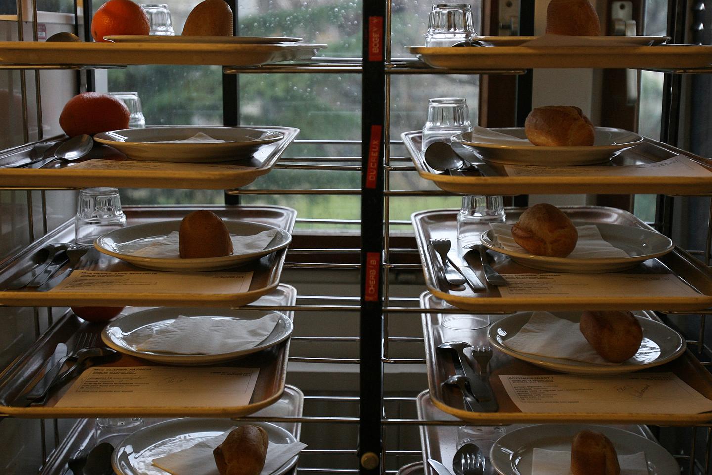 Un Enfant Exclu De La Cantine Pour Factures Impayées La Défenseure