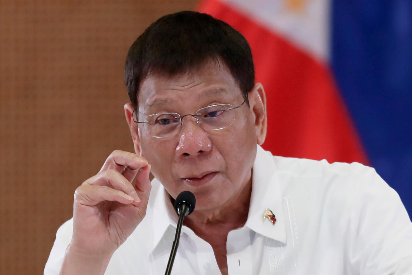 Philippines : le président Duterte entend se défendre face à la Cour ...