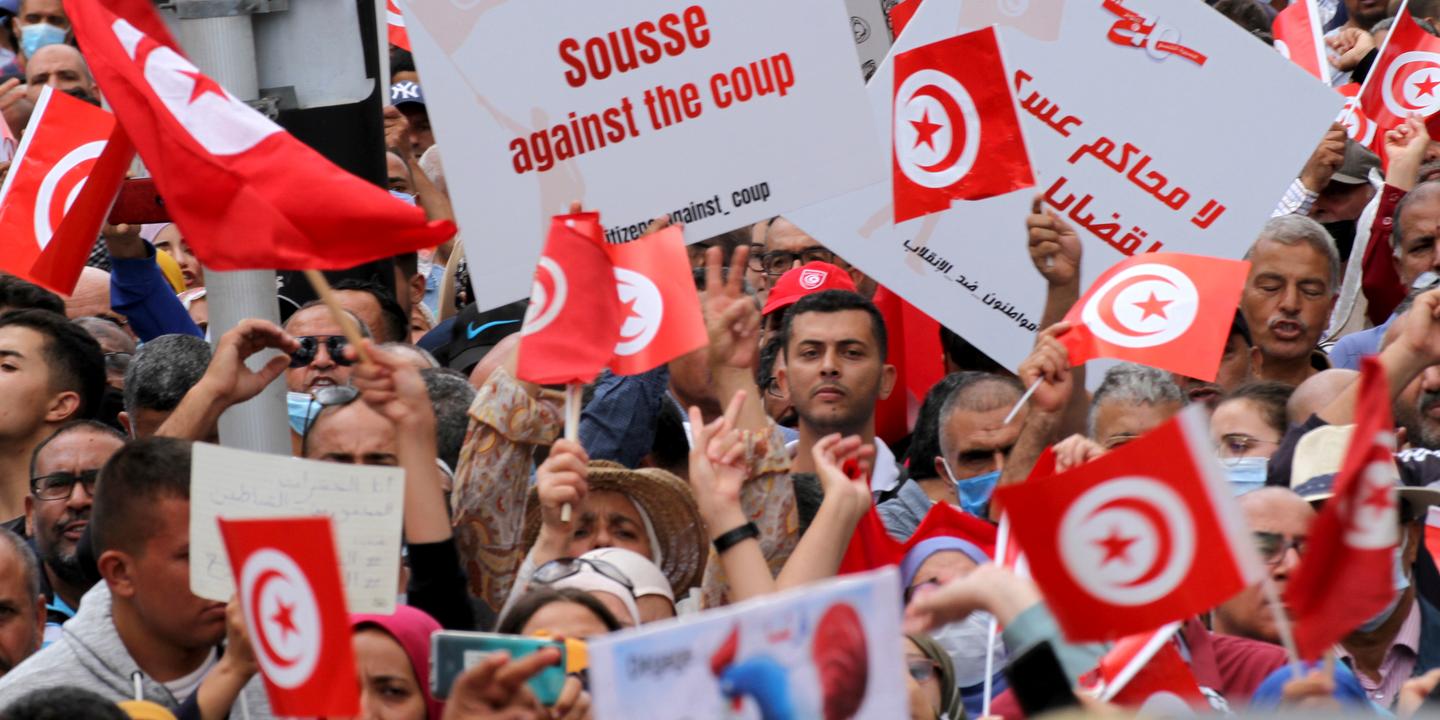 « Un printemps sans le peuple », de Saber Mansouri : la « révolution du ...
