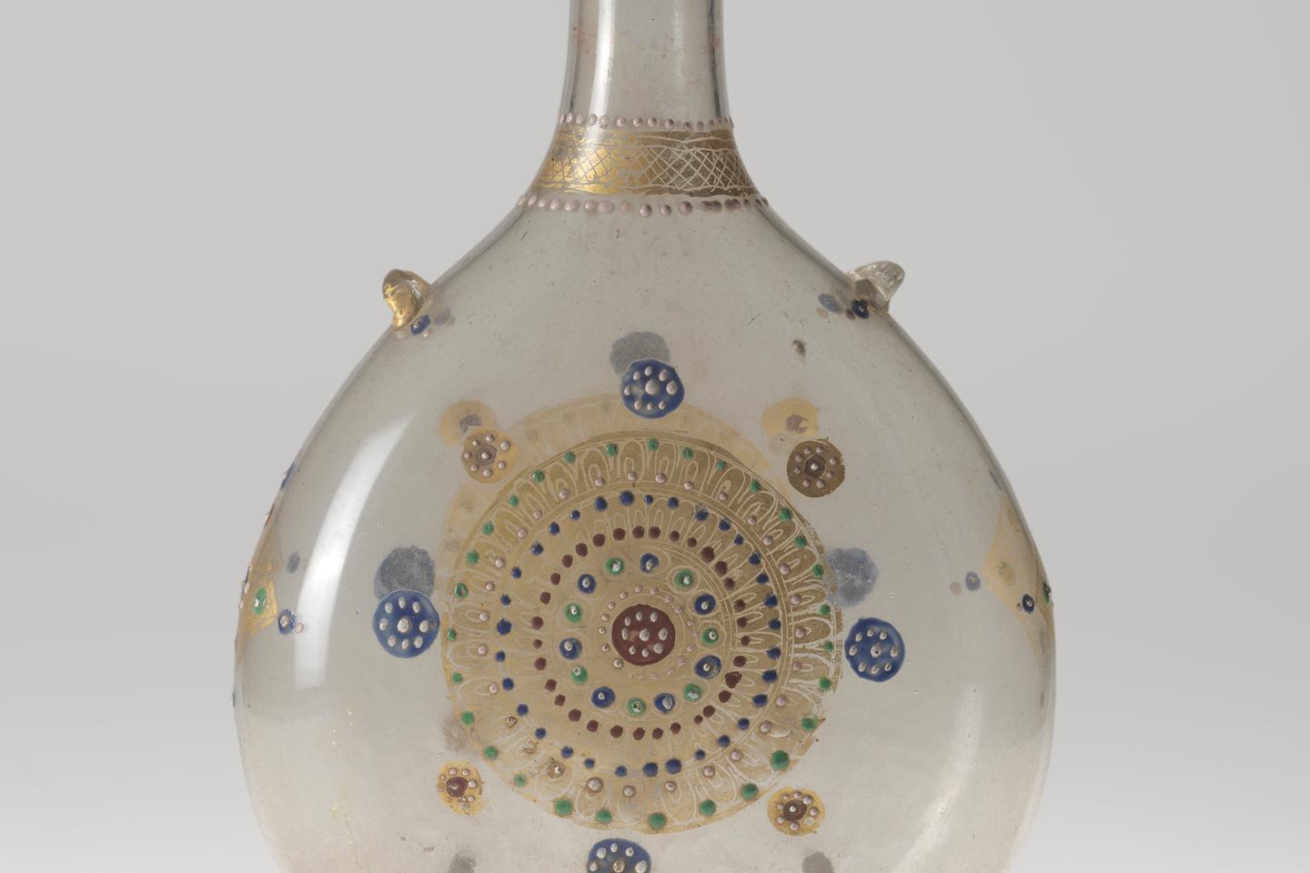 Entre Venise et la France, le verre émaillé s’érige en art à la Renaissance