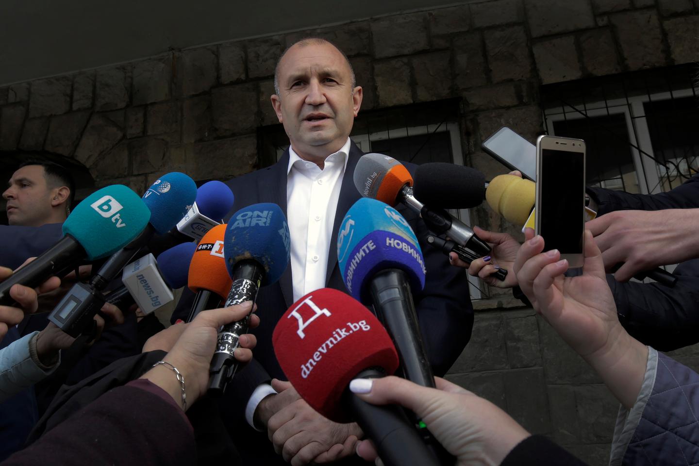 La Bulgarie réélit le président sortant Roumen Radev pour poursuivre la ...