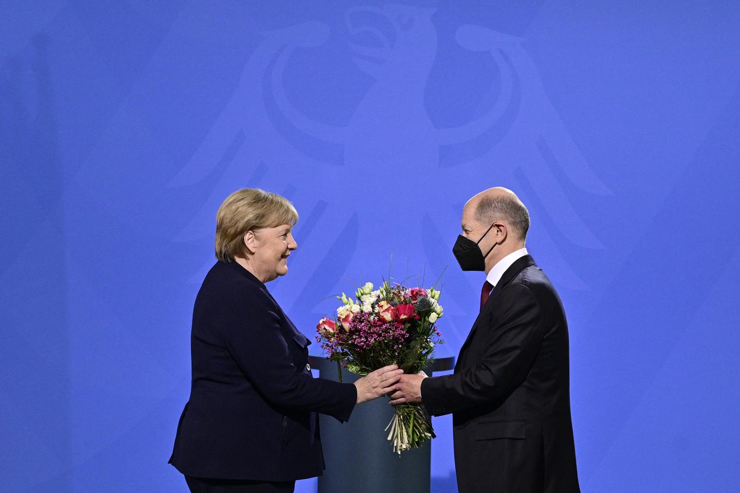 Allemagne : Olaf Scholz élu chancelier par le Bundestag, Angela Merkel ...