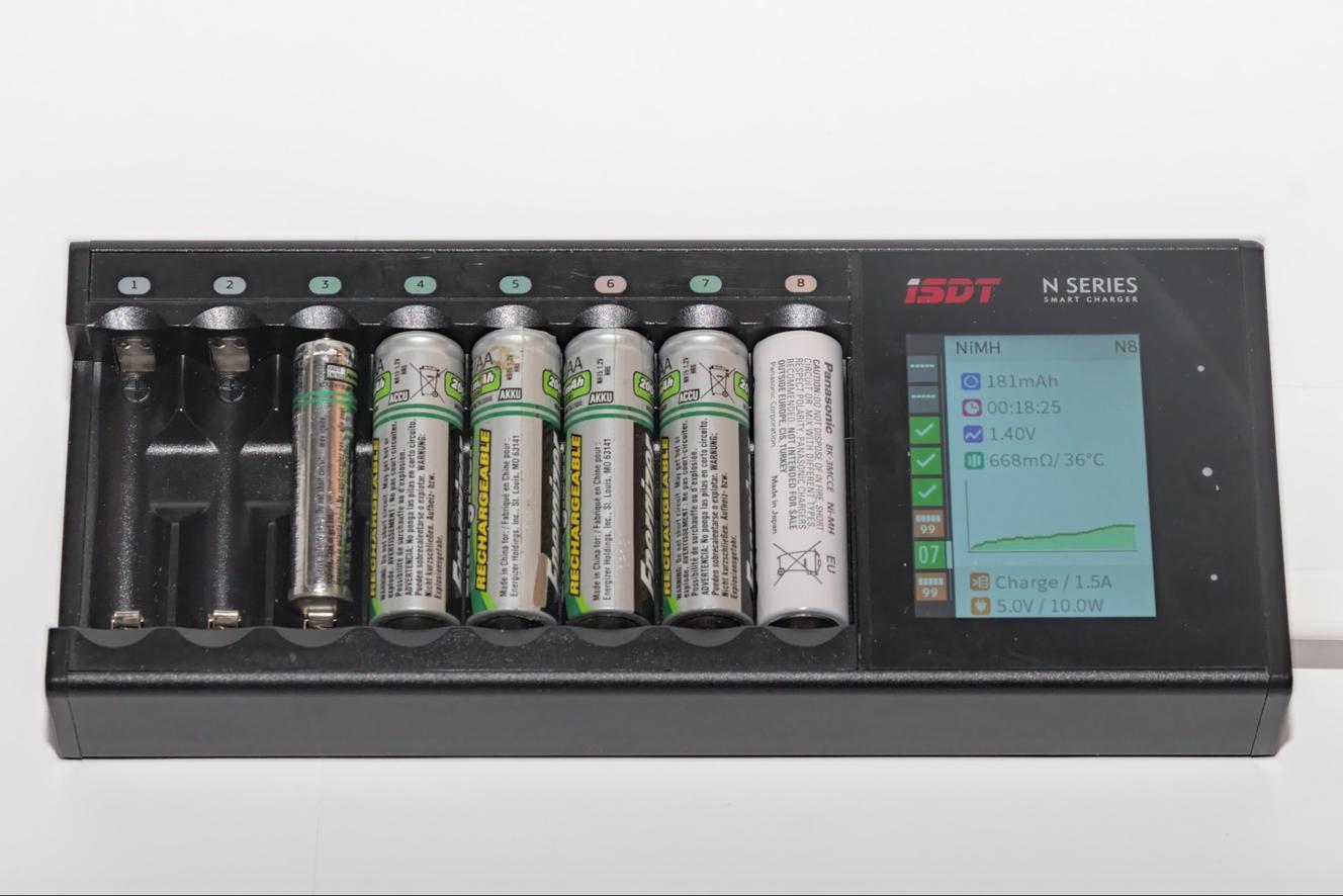 Les meilleurs chargeurs de piles AA et AAA