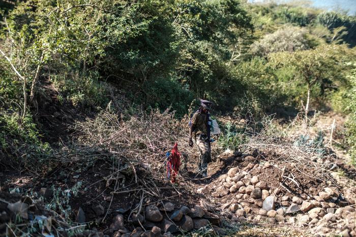 « Ils les ont tués juste comme ça » : les habitants de Teraf, en ...
