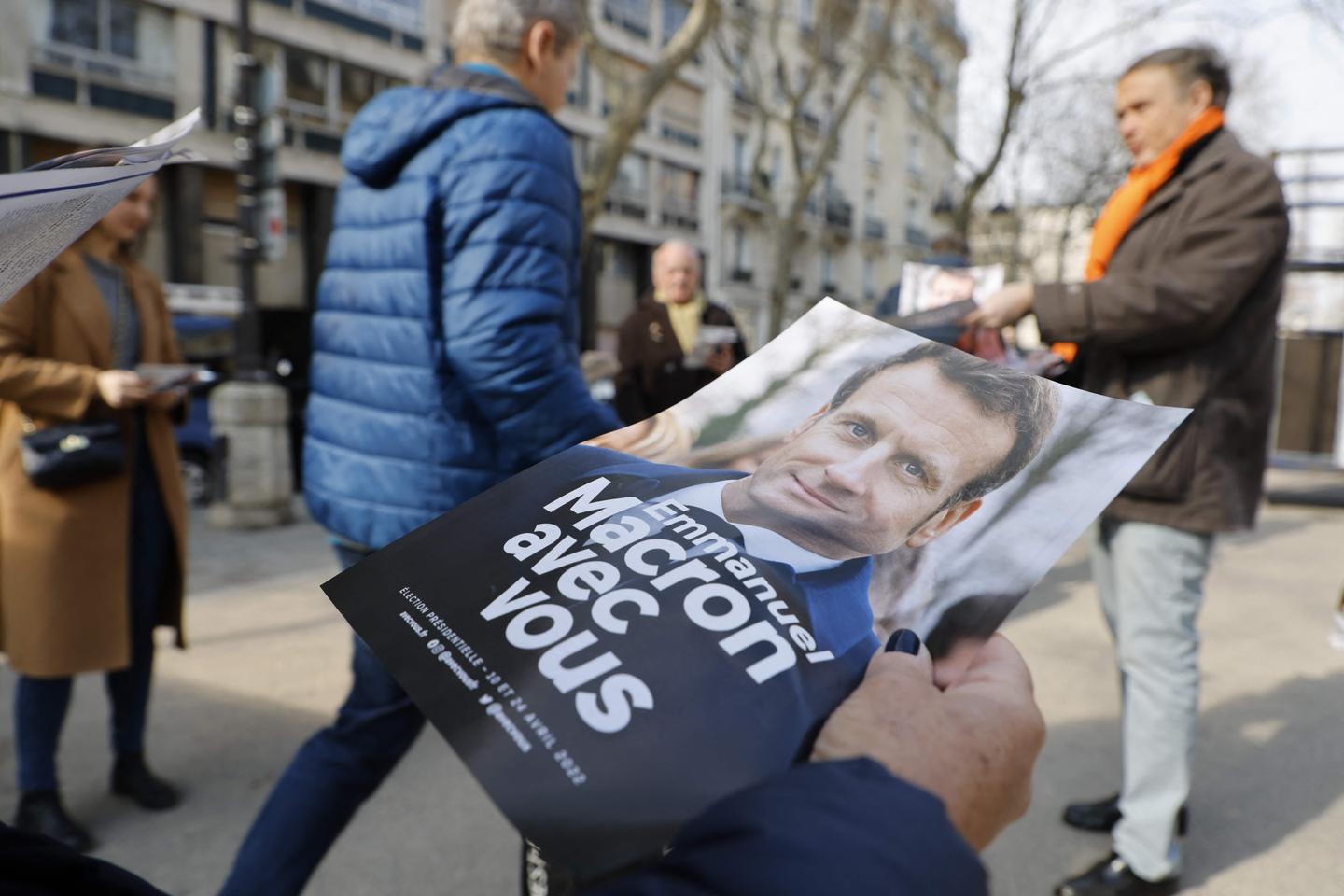 In the French presidential campaign, shadow-boxing with Emmanuel Macron