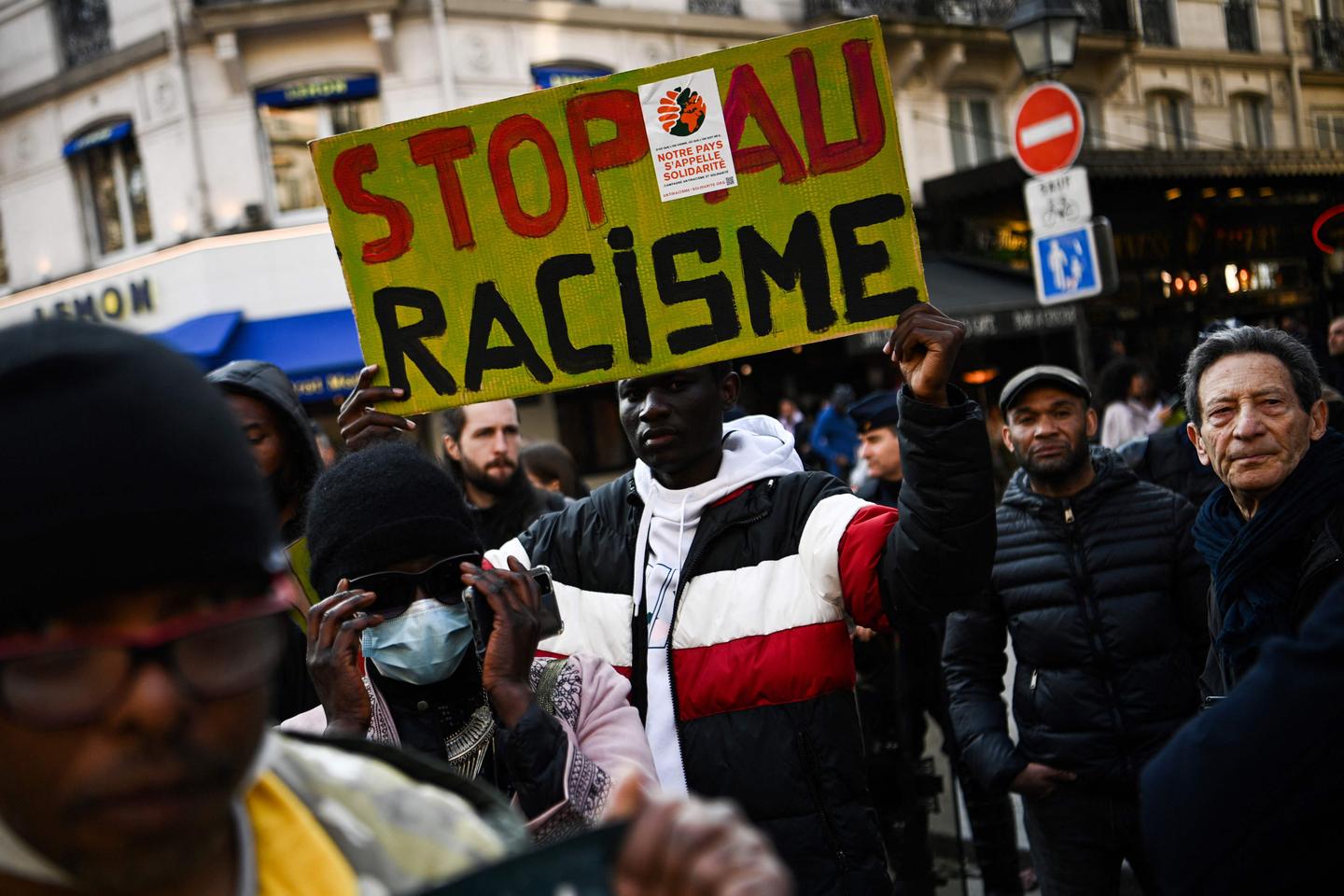 Contre Le Racisme Et Les Violences Policières Un Millier De Personnes