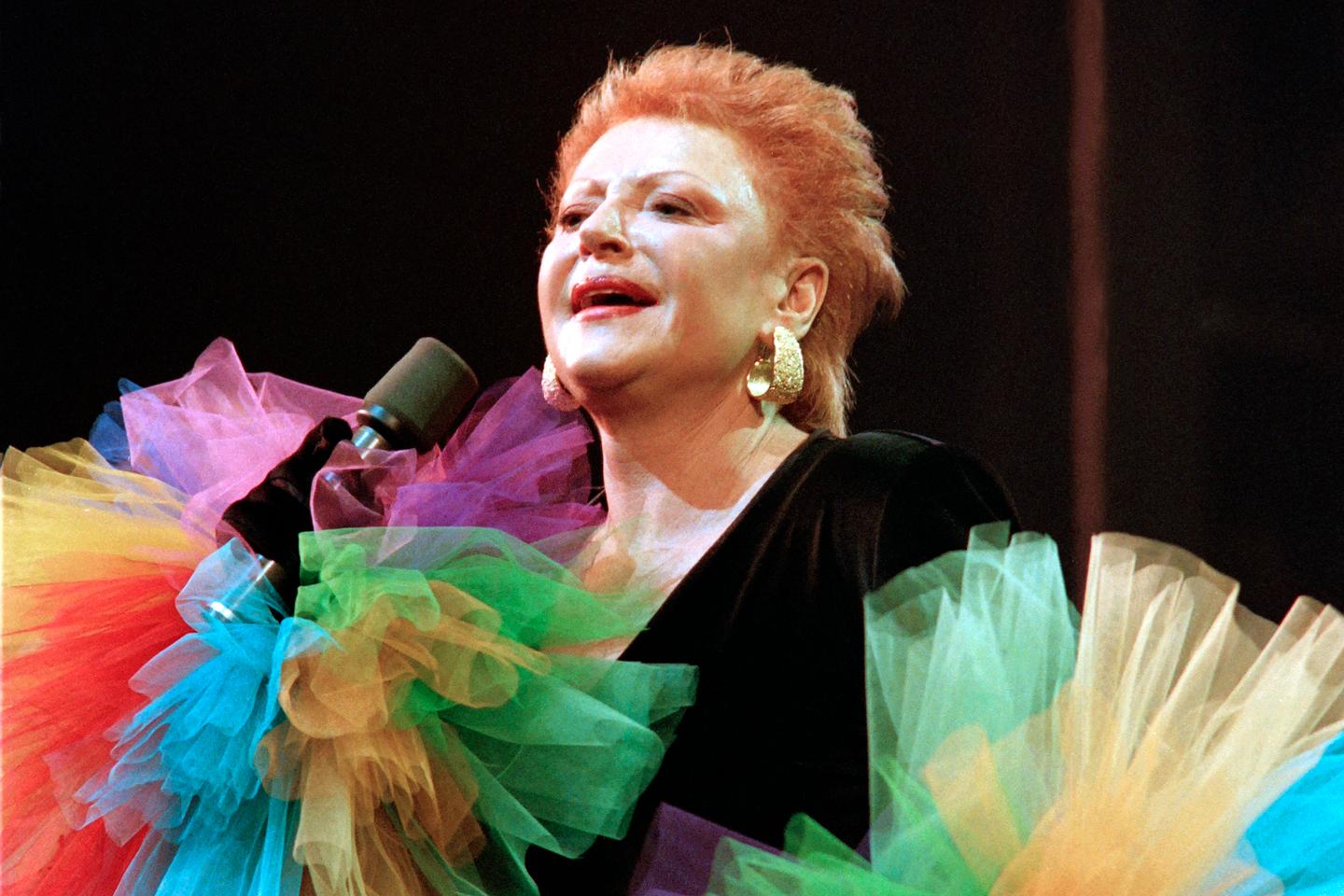 Régine, French singer and 'queen of the night,' dies at 92