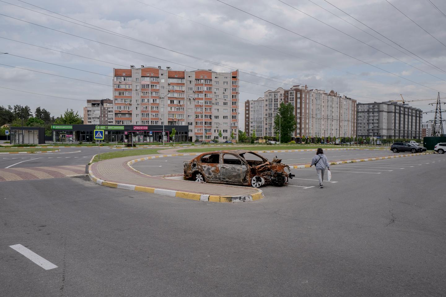 War in Ukraine: The slow return to life in Bucha