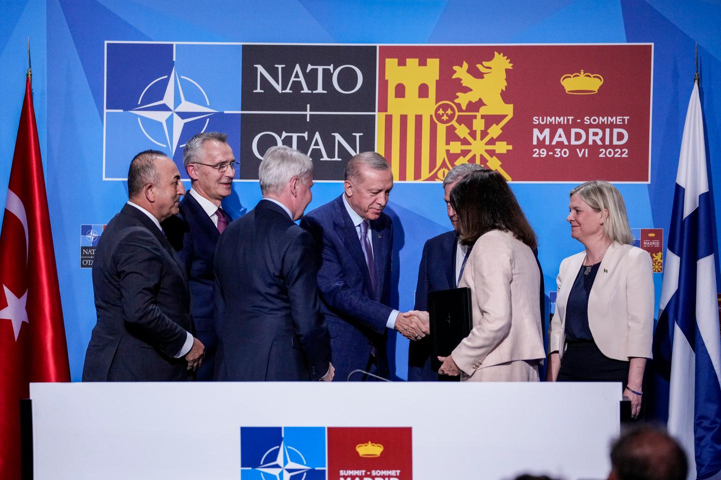 Turkey agrees to support Finland and Sweden's NATO bids