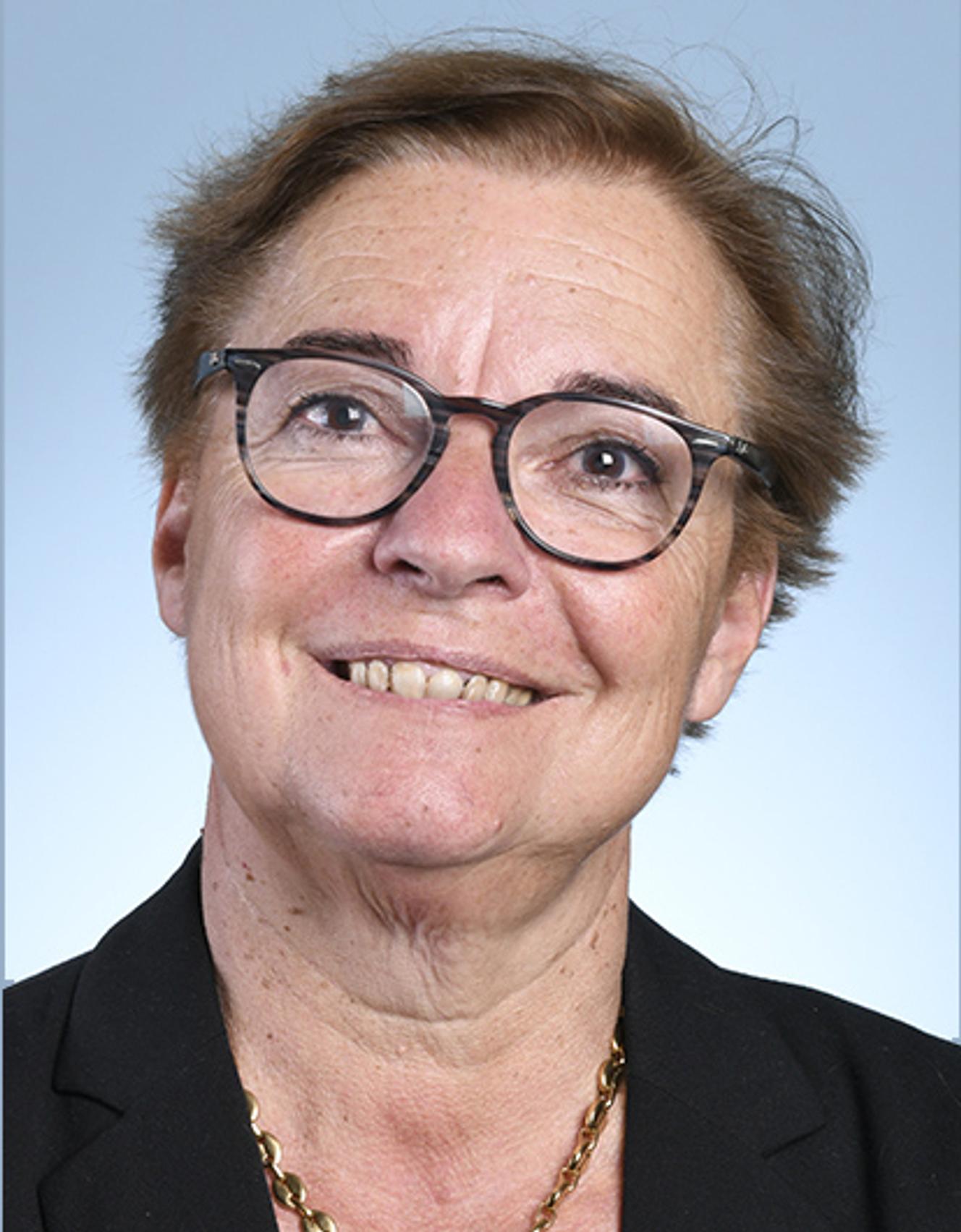 Assemblée nationale : Caroline Colombier, une militante du Front ...