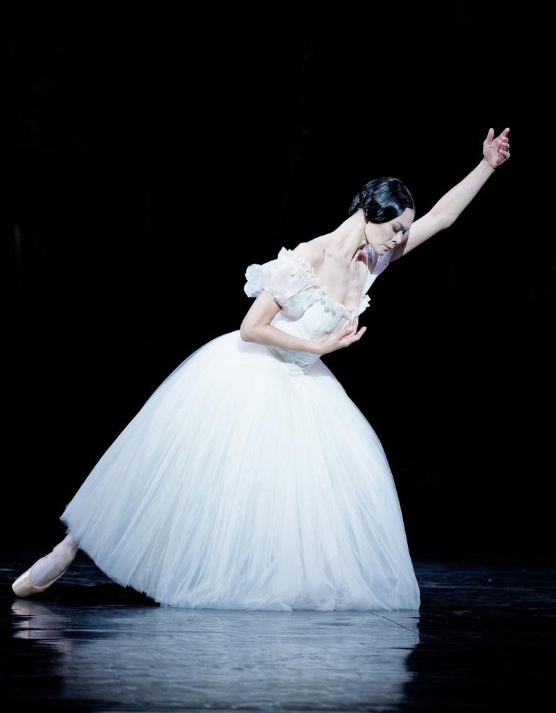 Danse : blessée, l’étoile Alice Renavand reporte ses adieux à l’Opéra ...