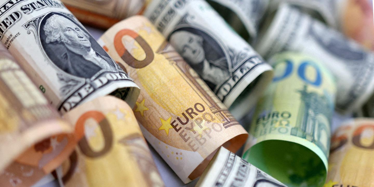 L’euro rechute brièvement sous la parité face au dollar