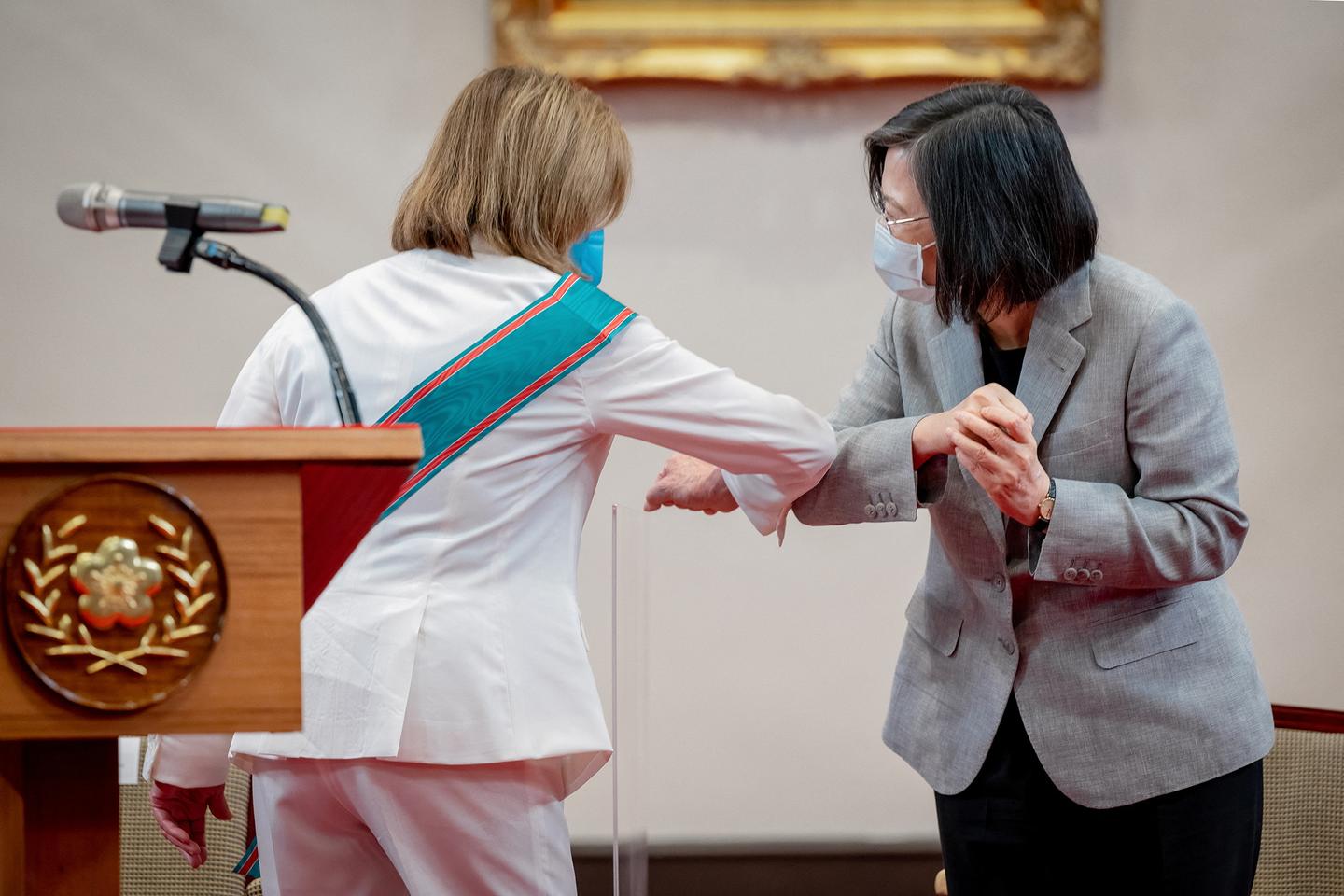 Nancy Pelosi à Taïwan Pékin Accroît Ses Menaces