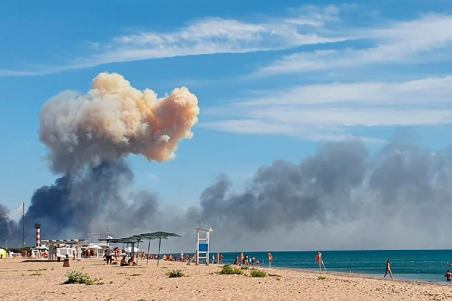 Guerre En Ukraine En Crimée Des Explosions Sur Une Base Russe